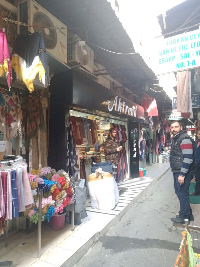 Tuhafiyeler Ak Trend Eşarp, İstanbul, foto