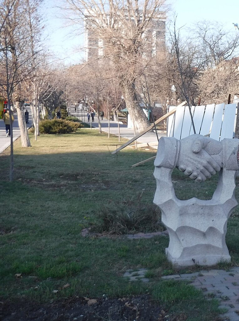 Park, sokak heykeli Рукопожатие, Novorossiysk, foto