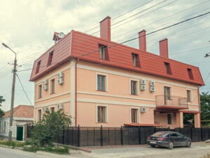 Лео (улица Листовничей No:46, Феодосия), otel  Feodosya'dan (Kefe'den)