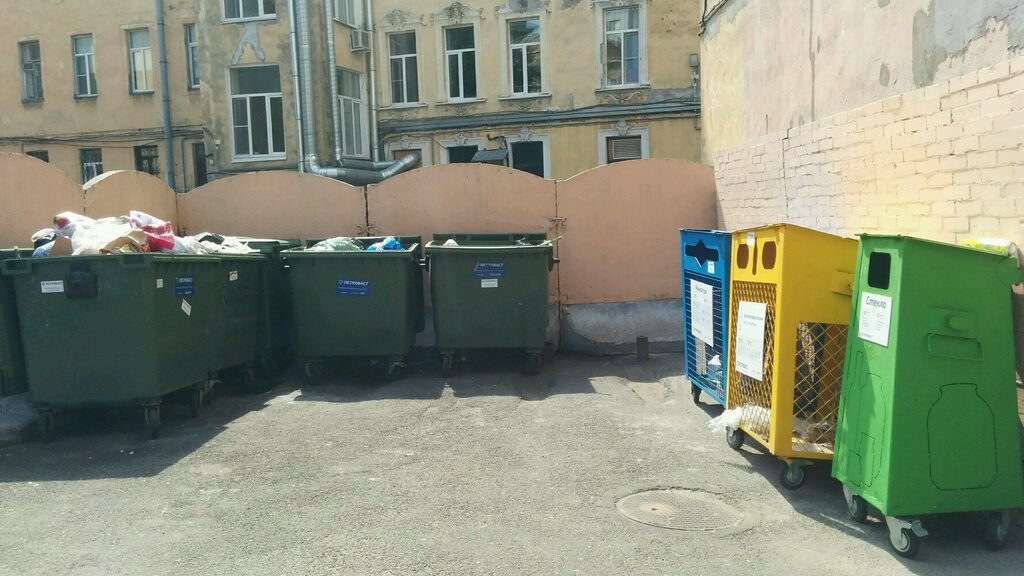 Ayrı çöp toplama noktası Точка сбора мусора, Saint‑Petersburg, foto