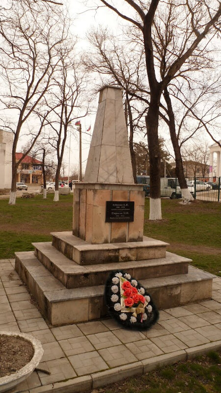 Anıt, heykel Братская могила А.И. Пирогов, Е.Н. Зубенко, Krasnodarski krayı, foto