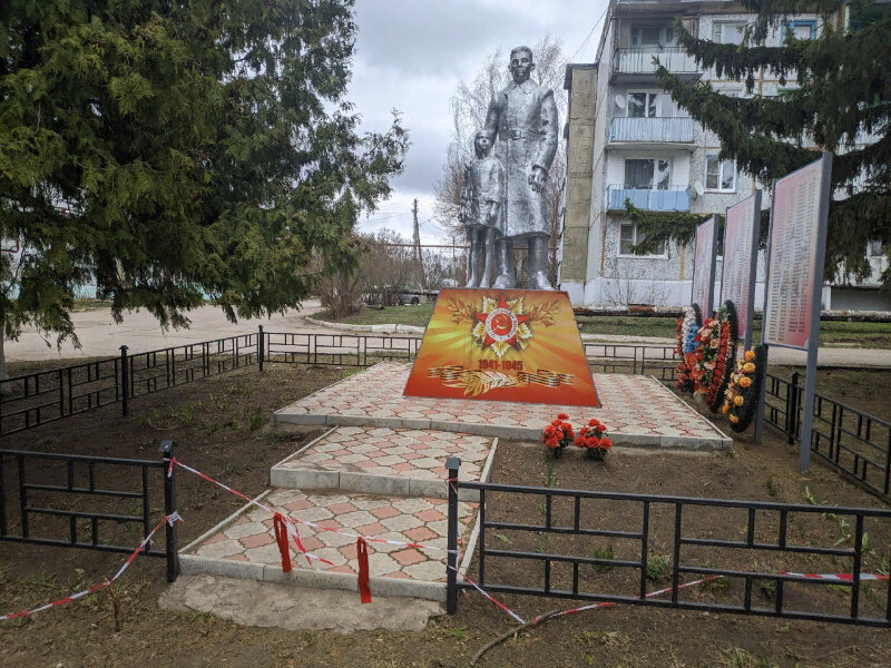 Anıt, heykel Павшим односельчанам, Tulskaya oblastı, foto