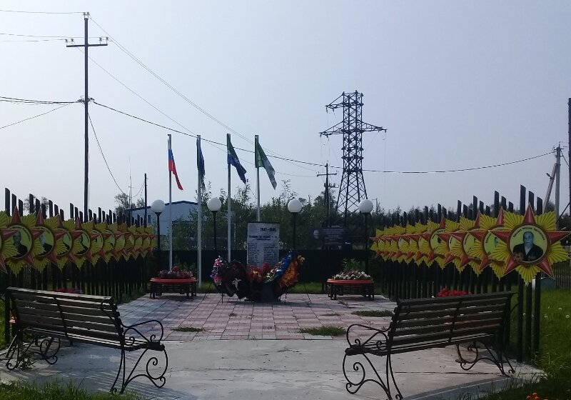 Anıt, heykel Слава павшим в бою 1941-1945 гг., Hantı‑Mansi Özerk Okrugu, foto