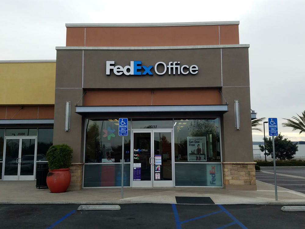 Fotokopi dükkanları FedEx Office Print & Ship Center, Tustin, foto