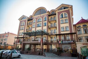 Shedevr Plaza (Boburshox koʻchasi No:8, Boburshox mahalla fuqarolar yigʻini), otel  Nemengan'dan