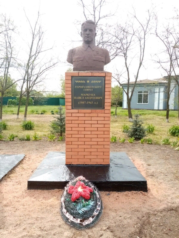 Anıt, heykel Павел Андреевич Маркуца, Rostovskaya oblastı, foto