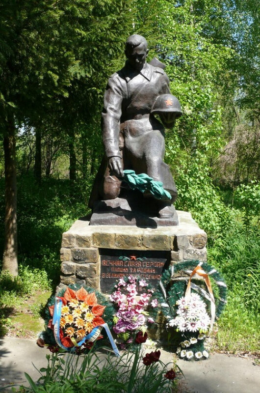 Anıt, heykel Братская могила воинов, Kiev Bölgesi, foto