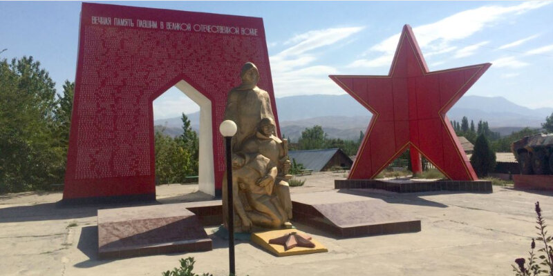 Anıt, heykel Участникам Великой Отечественной войны, Batken İli, foto