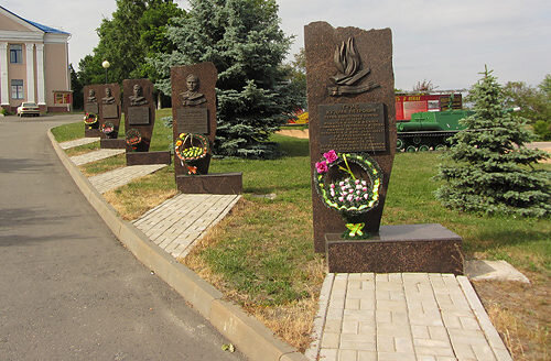 Anıt, heykel Аллея героев-земляков, Gomelskaya oblastı, foto