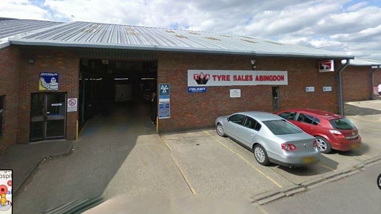Otomobil ekspertizi Tyre Sales Abingdon, Oxfordshire County, foto