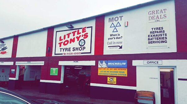 Otomobil ekspertizi Little Tony's Tyres Ltd, Barrow‑in‑Furness, foto