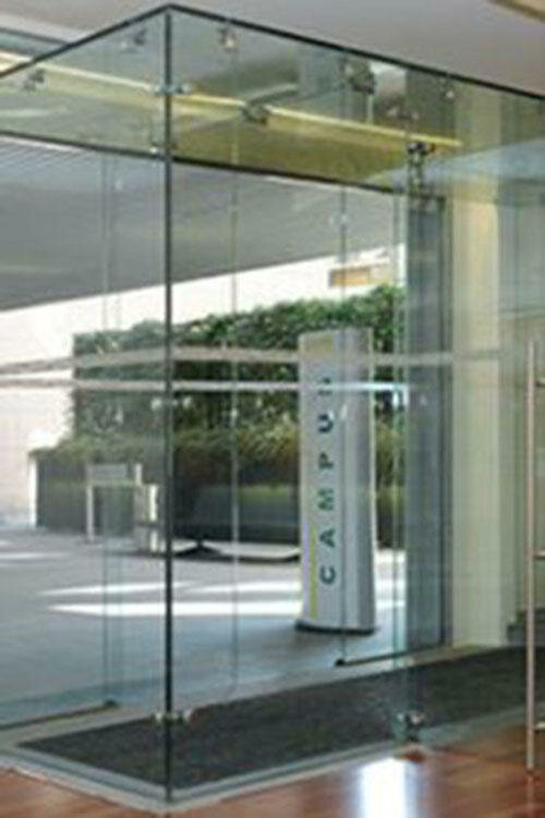 Cam ve cam ürün üreticisi Arte Glass Vetreria, Sardunya, foto