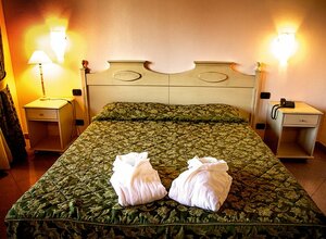 Sa Rocca (Marche, Pesaro e Urbino, Localita' San Giovanni, 35), otel  Guspini'den