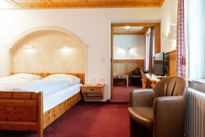 Hotel Bären (Graubünden, Maloja, Via Maistra, 50), otel  St. Moritz'den