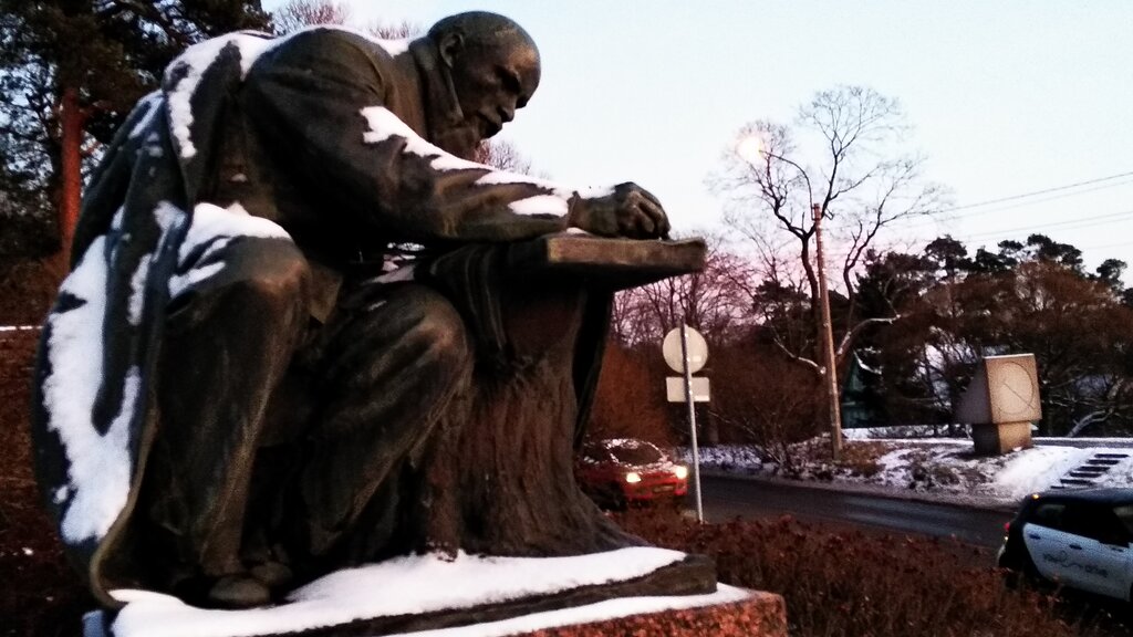 Anıt levhası, anıt taş Серп и молот, Sestroretsk, foto