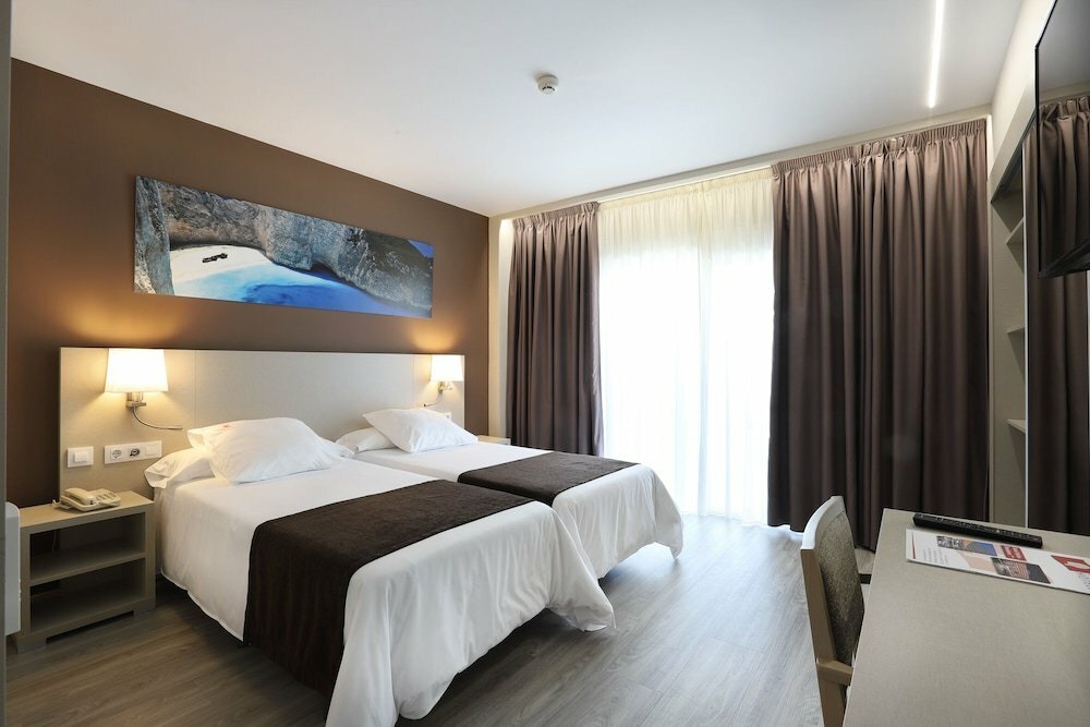 Hotel Helios Benidorm, hotel, Benidorm, Avenida Filipinas, 12 — Yandex Maps