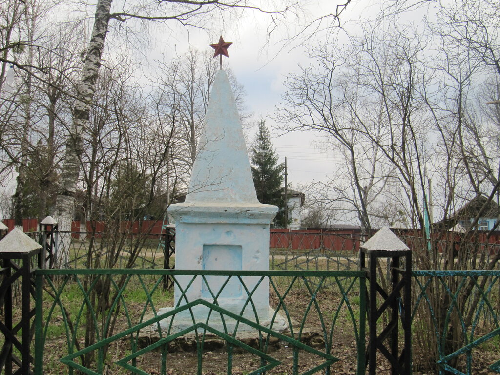 Anıt, heykel Братская могила, Adıge Cumhuriyeti, foto