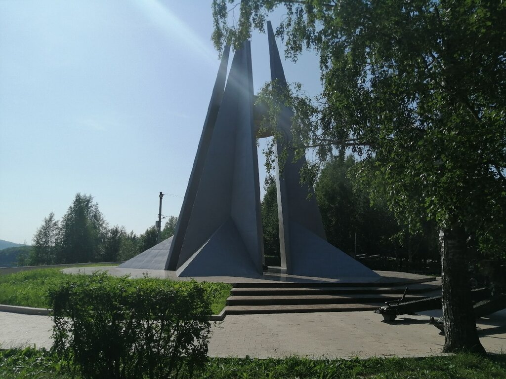 Anıt, heykel Вечный огонь, Uhta, foto