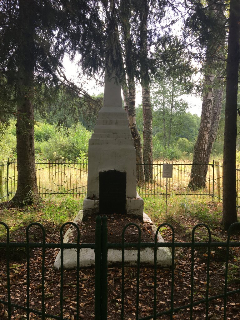 Anıt, heykel Братская могила танкистов, Kalujskaya oblastı, foto