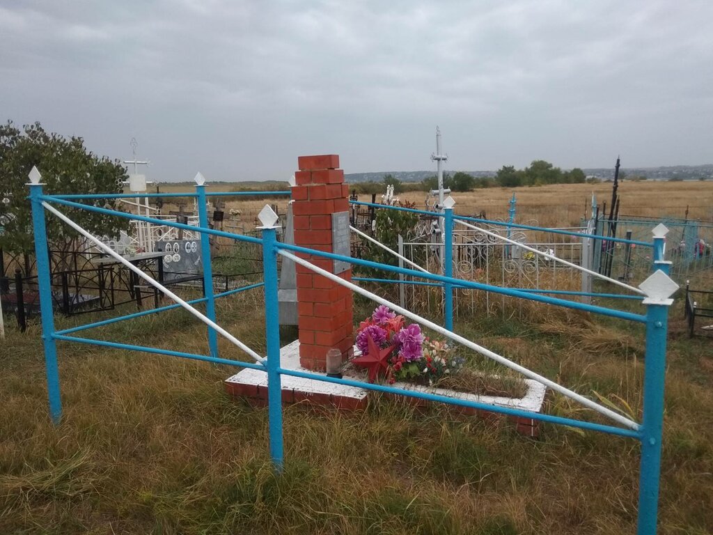 Anıt, heykel Братская могила, Saratovskaya oblastı, foto