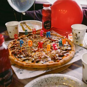 Pizza Hot (Irkutskiy munitsipalny okrug, Baykalskiy trakt, 12-y kilometr, 12А), pizzacılar  İrkutskaya oblastından