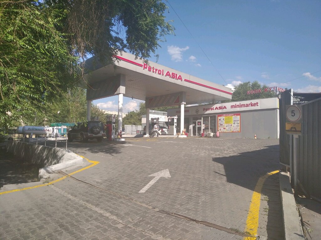 Benzin istasyonu Petrol Asia, Almatı, foto