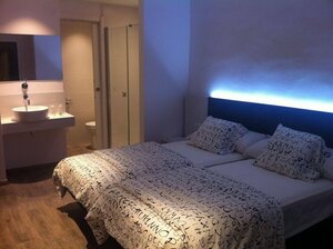 Hostal Ribas (Comunidad Autònoma de Cataluña, Girona, Lloret de Mar, Calle Senia del Barral), otel  Lloret De Mar'dan