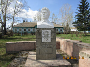 Павлу Сергеевичу Балтахинову (Irkutsk Region, Bokhanskiy rayon, selo Tarasa), anıt, heykel  İrkutskaya oblastından