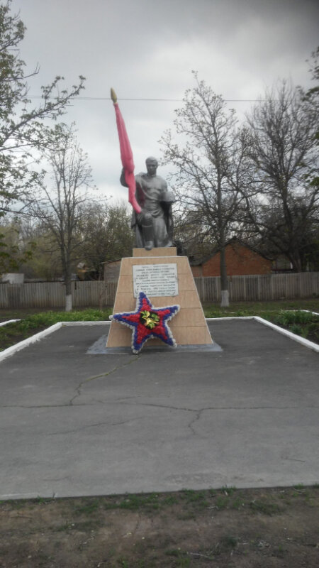 Anıt, heykel Братская могила погибшим воинам в годы Великой Отечественной Войны, Rostovskaya oblastı, foto