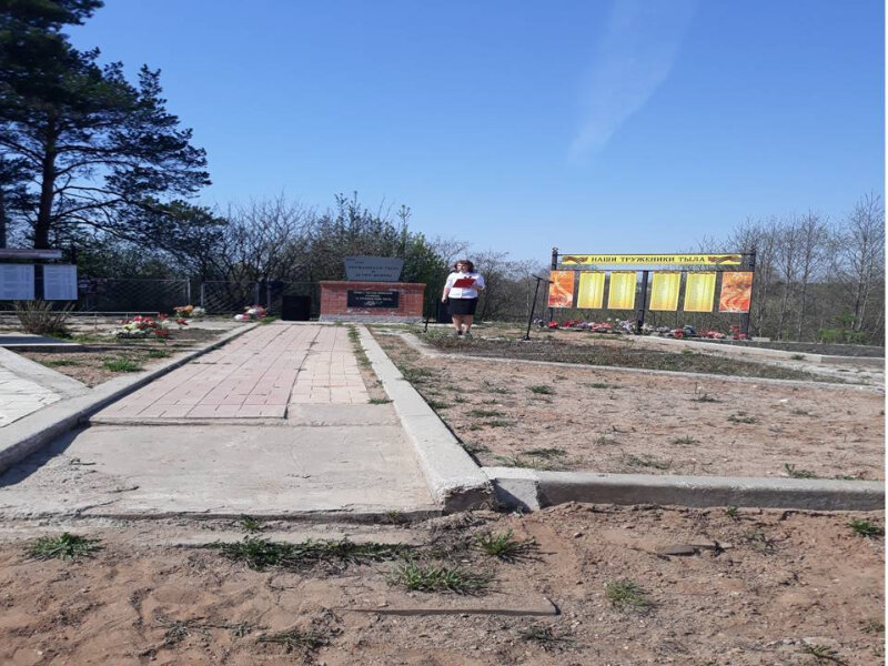 Anıt, heykel Труженикам тыла и детям войны, Vologodskaya oblastı, foto