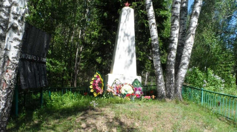 Anıt, heykel Братская могила, Kalujskaya oblastı, foto