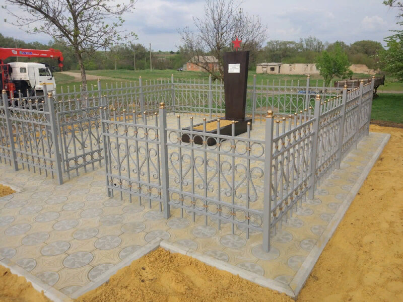 Anıt, heykel Павшим воинам в х. Ейский, Rostovskaya oblastı, foto