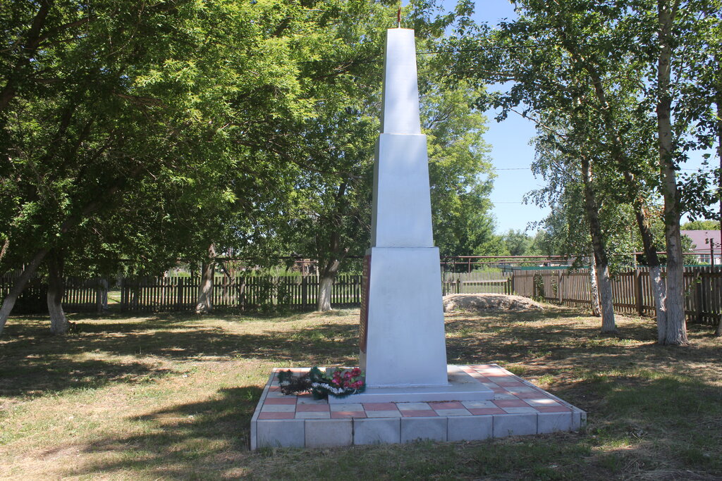 Anıt, heykel Защитникам Отечества, Samarskaya oblastı, foto