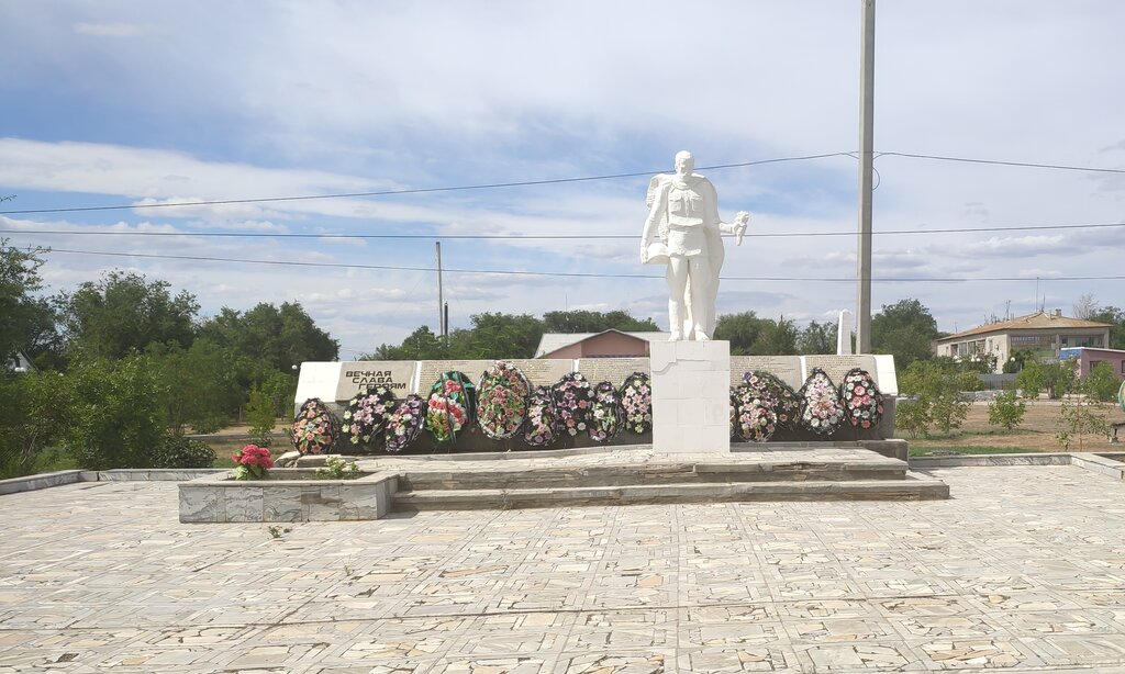 Anıt, heykel Землякам, павшим в годы Великой Отечественной войны, Volgogradskaya oblastı, foto
