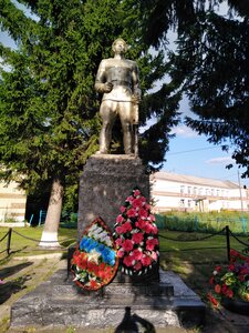 Солдат (Sverdlovsk Region, Slobodo-Turinskiy rayon, Ust-Nitsinskoye selskoye poseleniye, selo Lipchinskoye), anıt, heykel  Sverdlovskaya oblastından