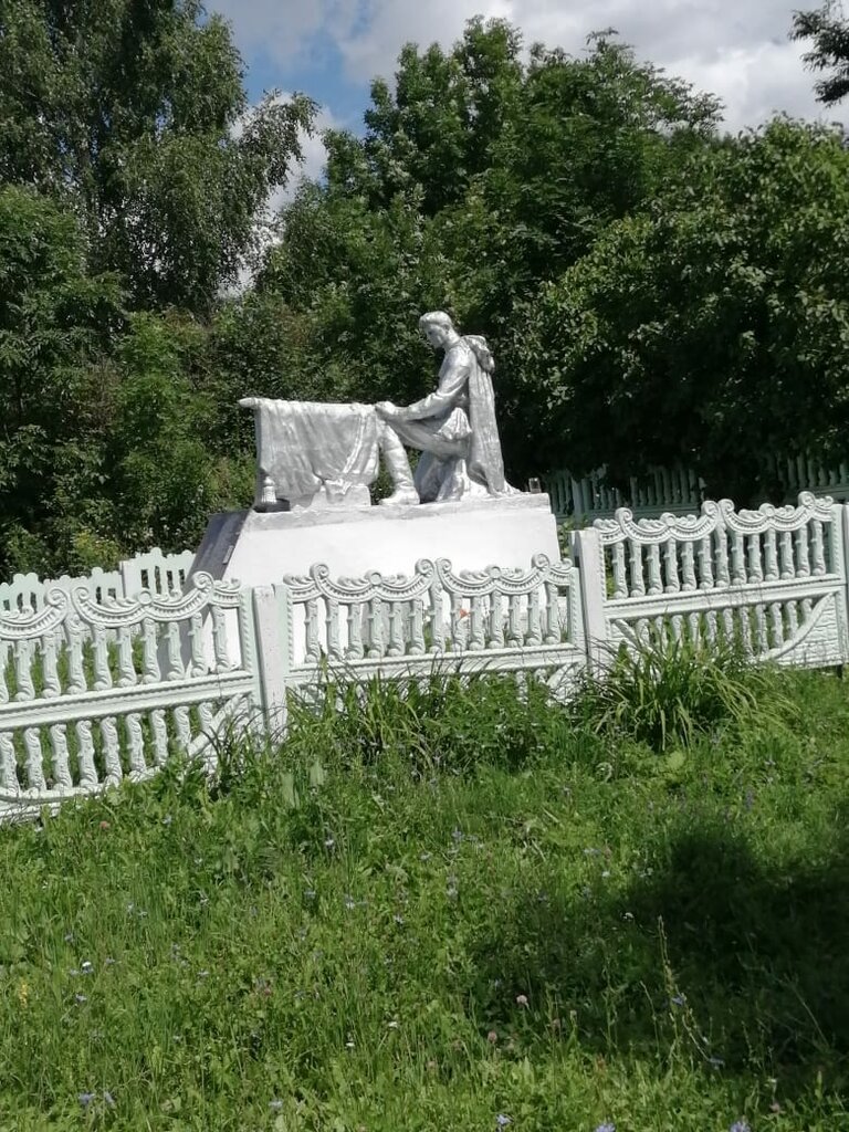 Anıt, heykel Братская могила советских воинов. с. Спешнево, Orlovskaya oblastı, foto