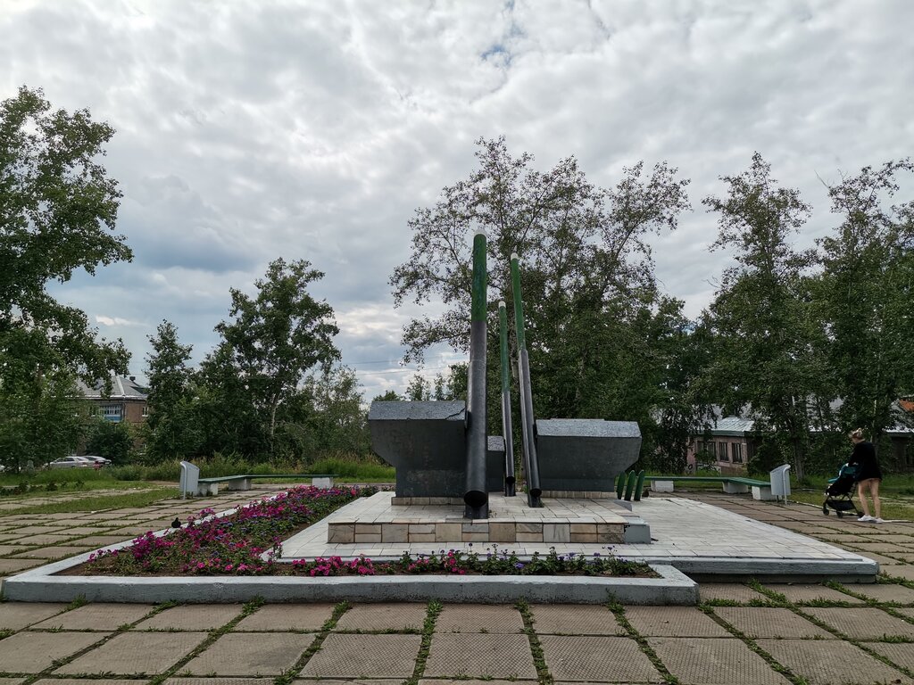 Anıt, heykel Герою Советсткого Союза артиллеристу Михаилу Ивановичу Баркову, Bratsk, foto