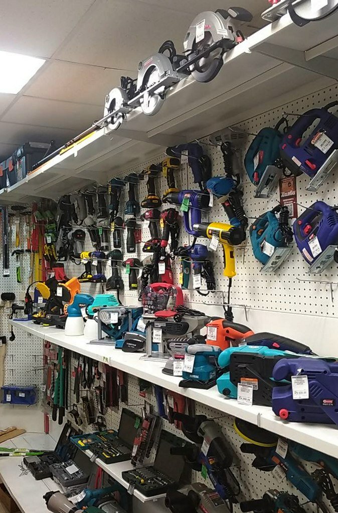 Elektrik ve benzinle çalışan aletler Samodelkin, Liski, foto