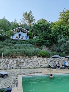 Saklı Göl Evleri (Burdur, Bucak, Karacaören Köyü, Karacaören Köy Köy Sokağı, 69/1), otel  Bucak'tan