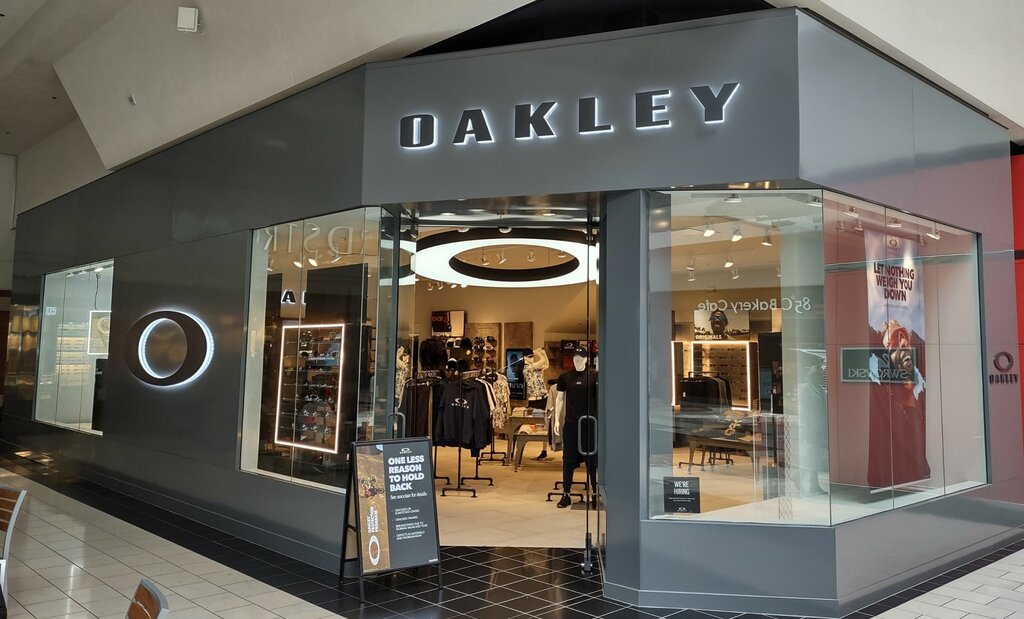 Giyim mağazası Oakley Store, Tigard, foto