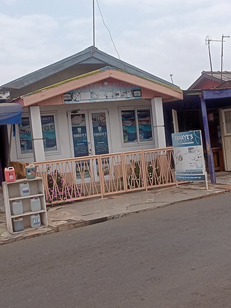 Tıp merkezleri ve klinikler Kwakyes denture service, Akra, foto