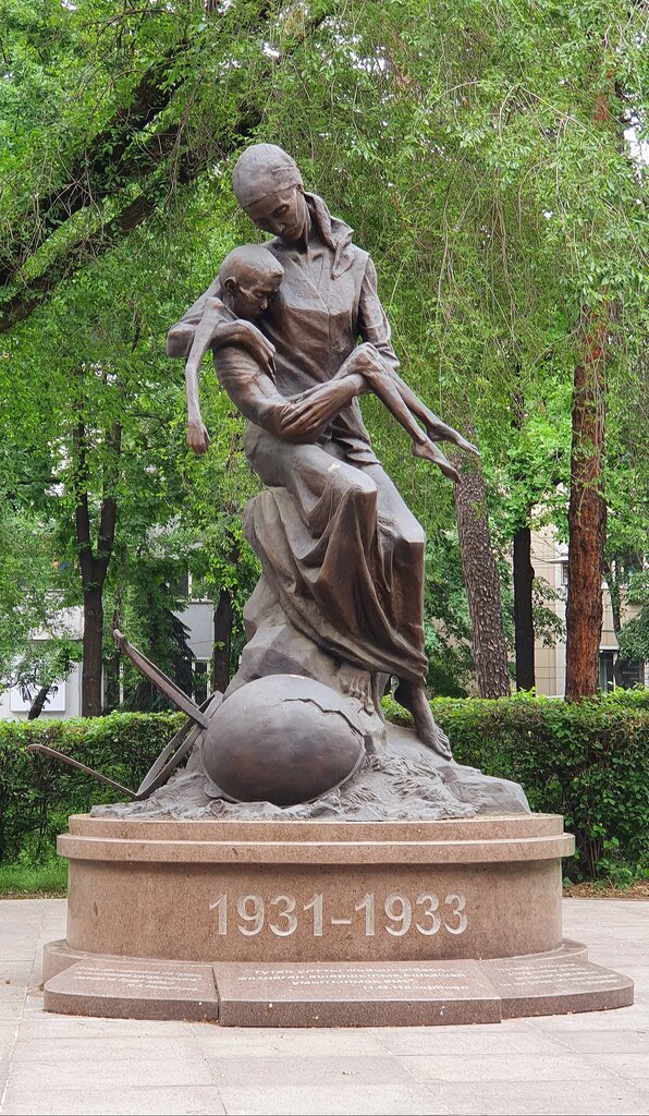 Anıt, heykel Monument to the Victims of the 1931-1933 Famine, Almatı, foto
