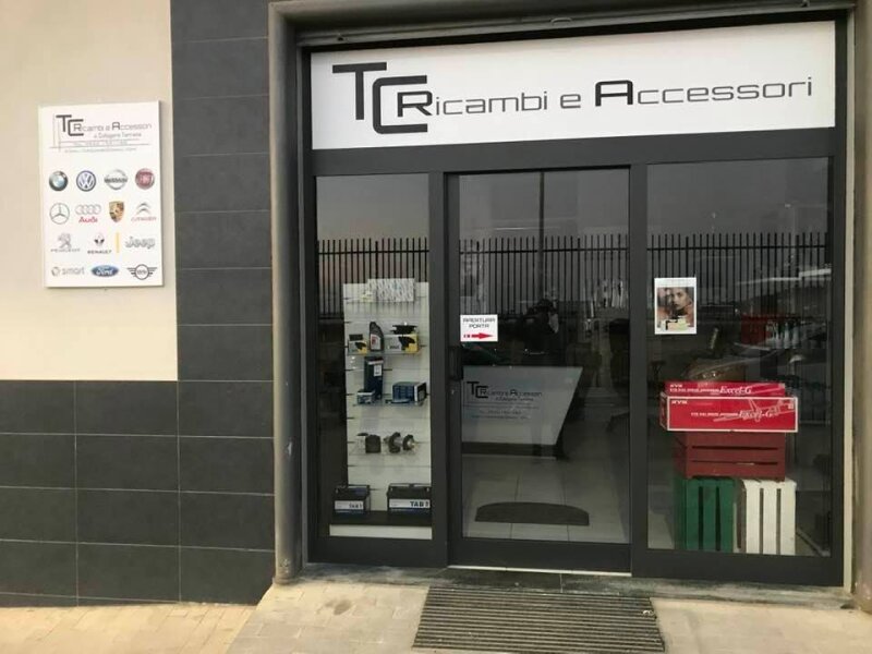 Oto aksesuarları Tc Ricambi di Terrana Calogero, Sicilya, foto