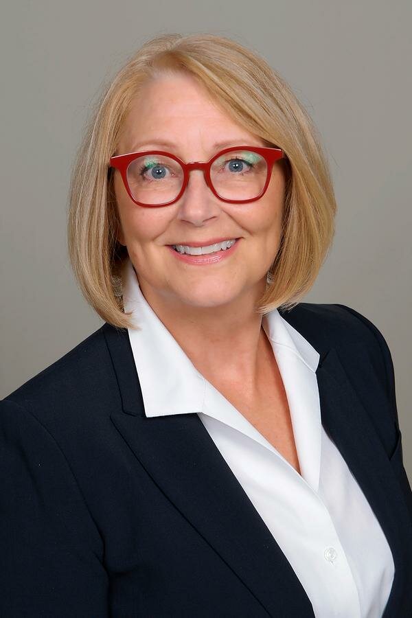 Yatırım fonu firmaları Edward Jones - Financial Advisor: Bonnie L Bakke, Minnesota Eyaleti, foto