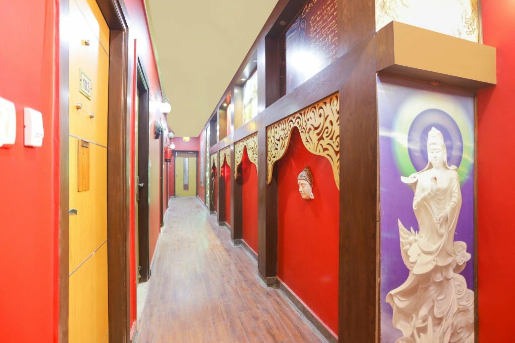 Otel Oyo 67069 Chirag Hotel, Uttar Pradeş, foto