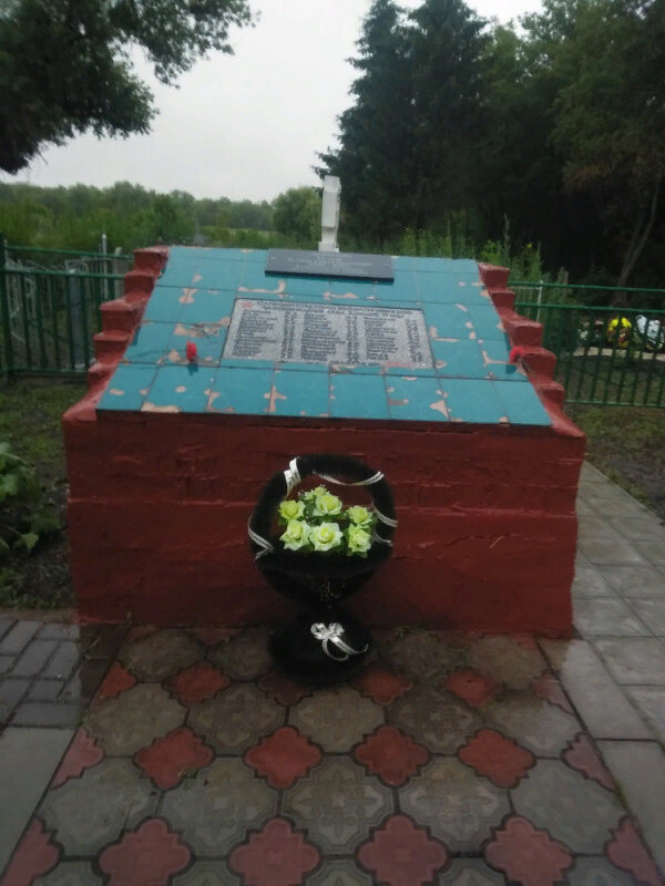 Anıt, heykel Братская могила, Kurskaya oblastı, foto