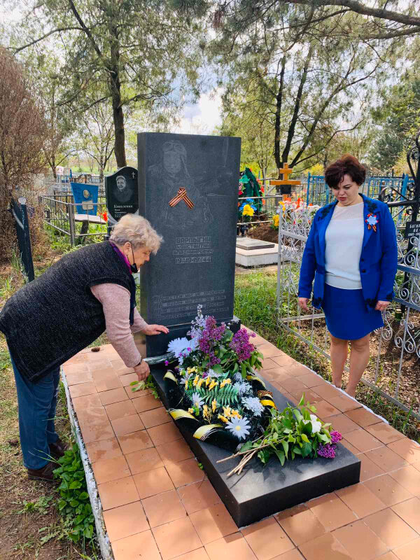 Ünlü kişilerin mezarları Летчик Варлыгин Константин Владимирович, Kırım Cumhuriyeti, foto