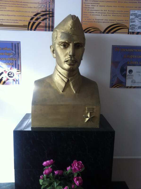 Anıt, heykel Бюст Героя Советского Союза И.И. Иллазарова, Nalchik, foto