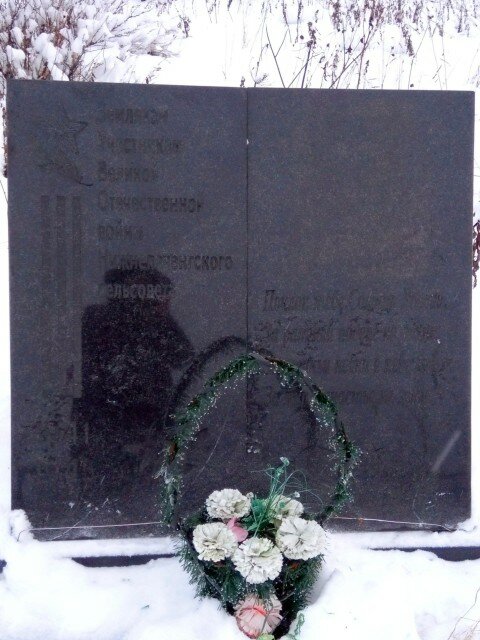 Anıt, heykel Землякам, погибшим в годы ВОВ 1941-1945 в пос. Михайловка, Vologodskaya oblastı, foto