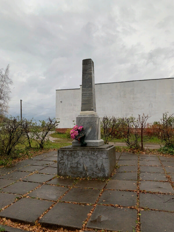 Anıt, heykel Обелиск в честь героя Советского Союза А.А. Яковлева, Çuhloma, foto